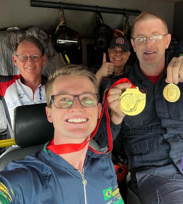 Lucas Roth, campeão Mundial de Shotgun Standard Overall 2023, é recebido com festa no Brasil ...